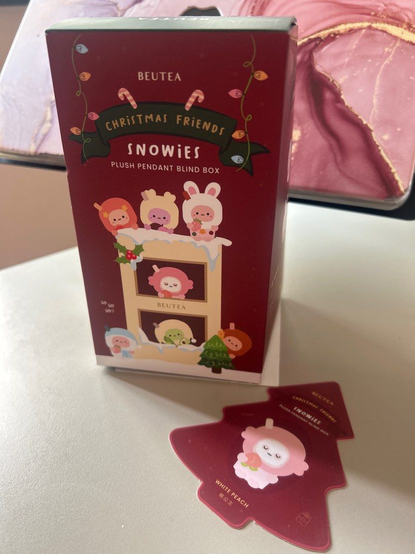 WTS WTT BEUTEA Christmas Friends Snowies Blind Box White Peach, Hobbies ...