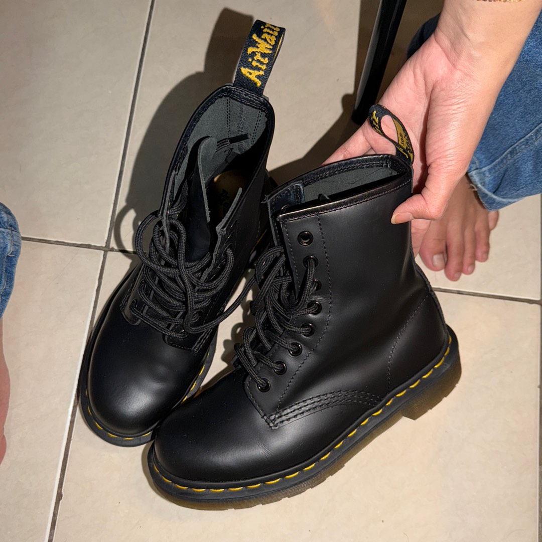 Dr Martens 1460 (original), Fesyen Wanita, Sepatu di Carousell