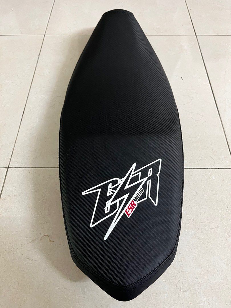 ESR CARBON CURVED MOTORCYCLE SEAT - 100% ORIGINAL - BARU, Motorbikes on ...