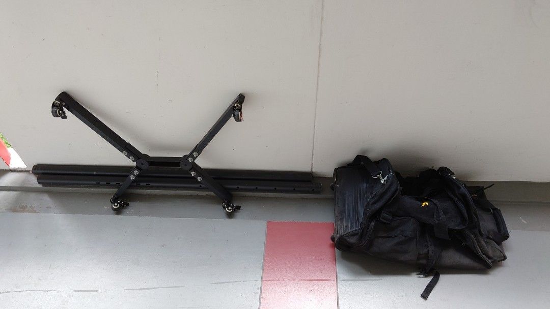 Free Huge Duffle Bag with Wheels, Men's Fashion, Bags, Sling Bags on ...