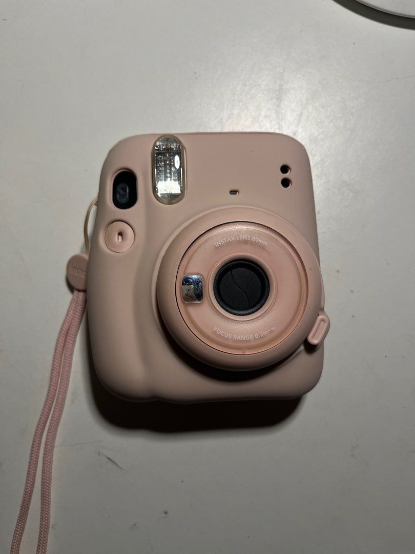 fujifilm instax mini 11 with case, Photography, Cameras on Carousell