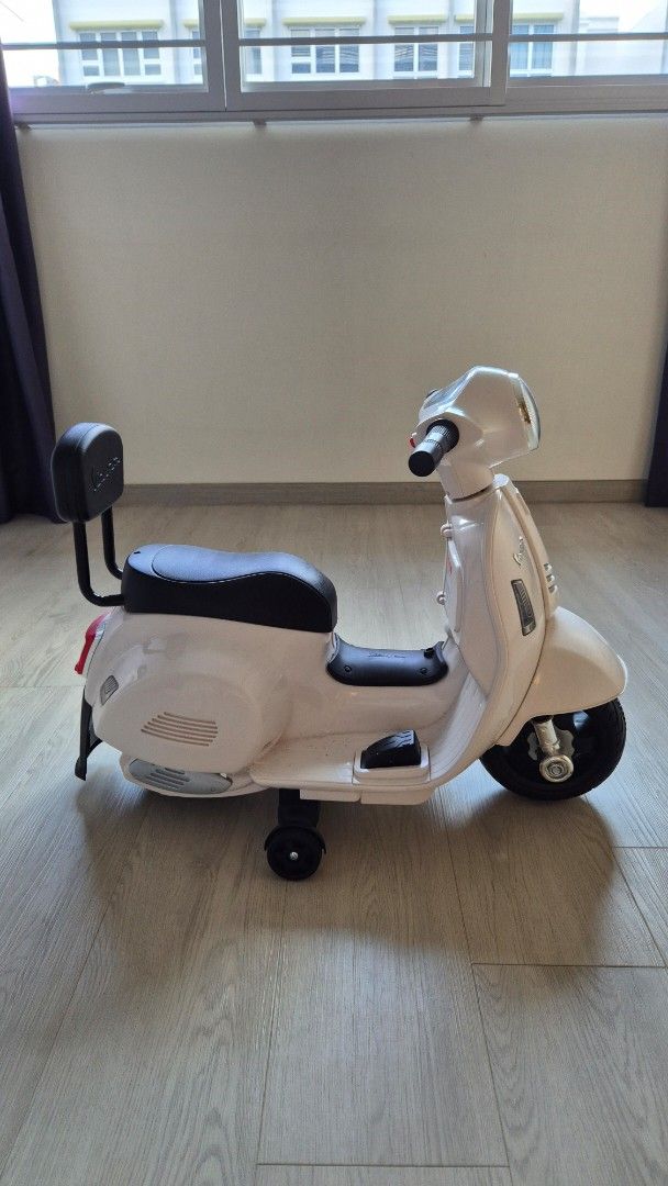 Kids' Ride-on Vespa Scooter - White, Hobbies & Toys, Toys & Games on ...