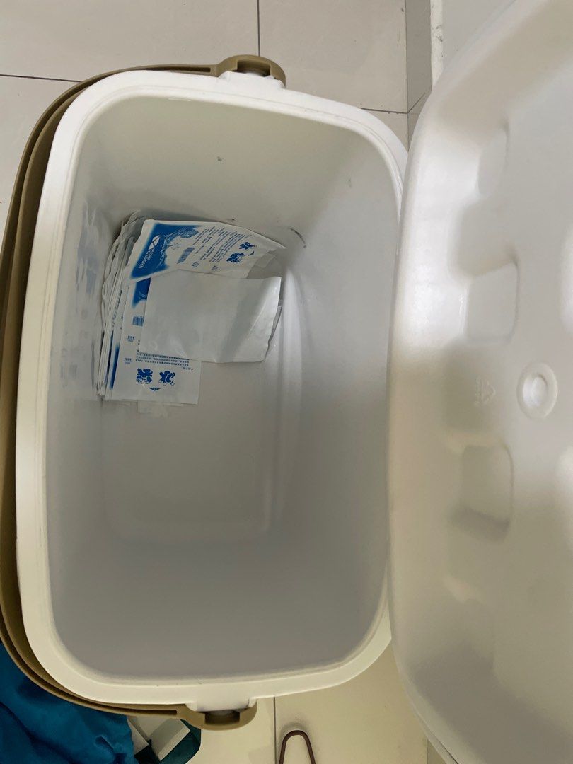 Mobi Garden 36L Cooler Box with Wheels, Sports Equipment, Hiking ...