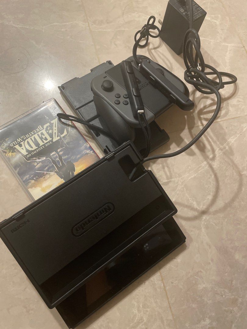 Nintendo Switch Console with The Legend of Zelda: Breath of the Wild ...