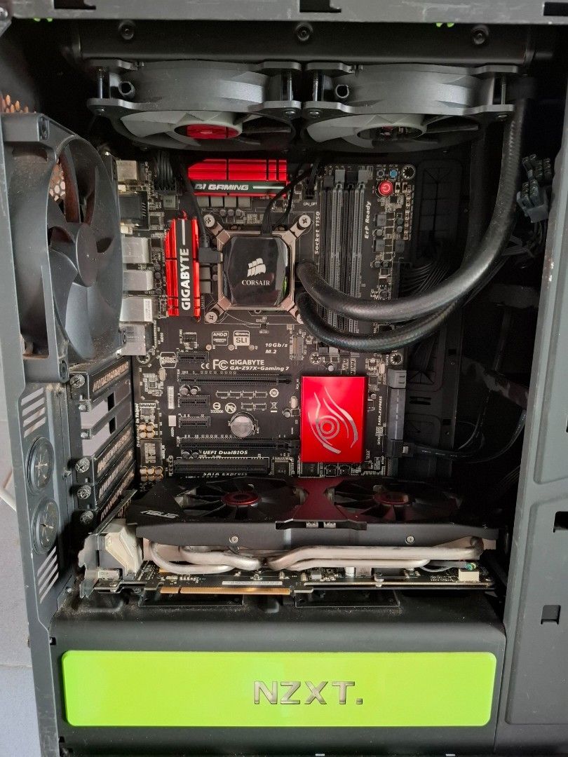 NZXT H440 Green Mid Tower PC Gaming Case ( with free unknown condition ...