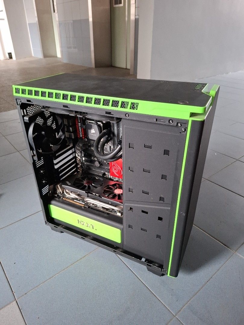 NZXT H440 Green Mid Tower PC Gaming Case ( with free unknown condition ...