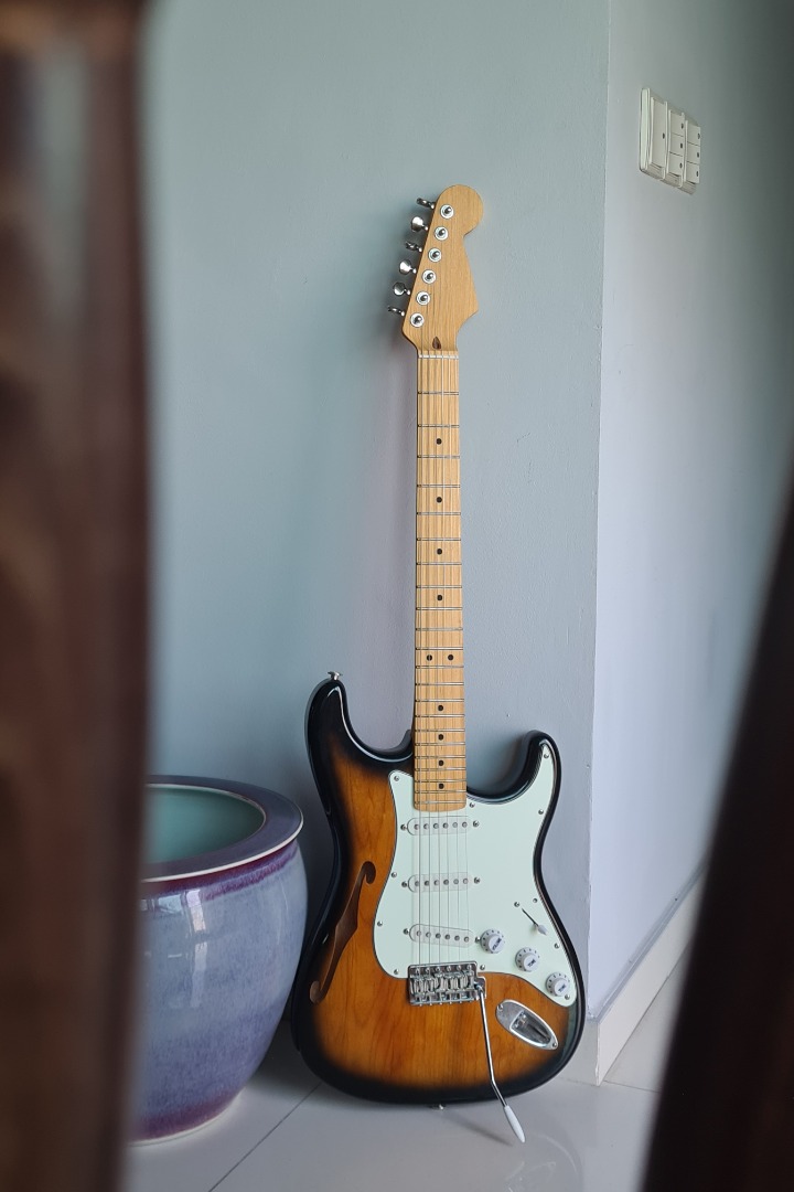 Thinline Fender Strat-style player's guitar, custom shop pickups, maple ...