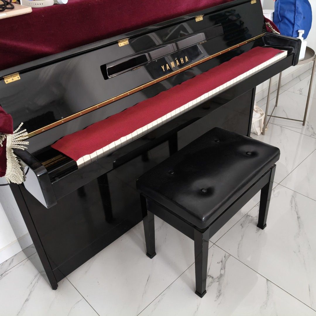 Yamaha Upright Piano with Bench, Hobbies & Toys, Musical Instruments on ...