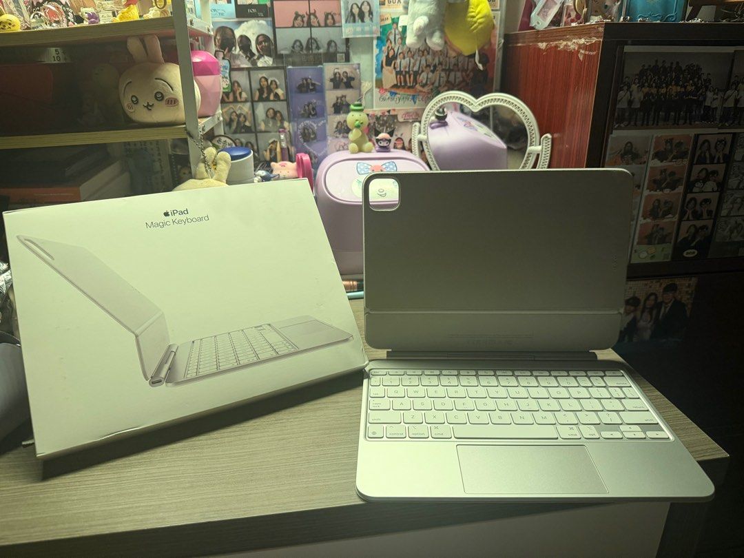 Apple iPad 11 inch pro Magic Keyboard - Silver, Computers & Tech, Parts ...