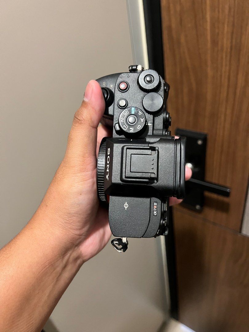 Sony Alpha a7R Mark V Mirrorless Camera, Photography, Cameras on Carousell