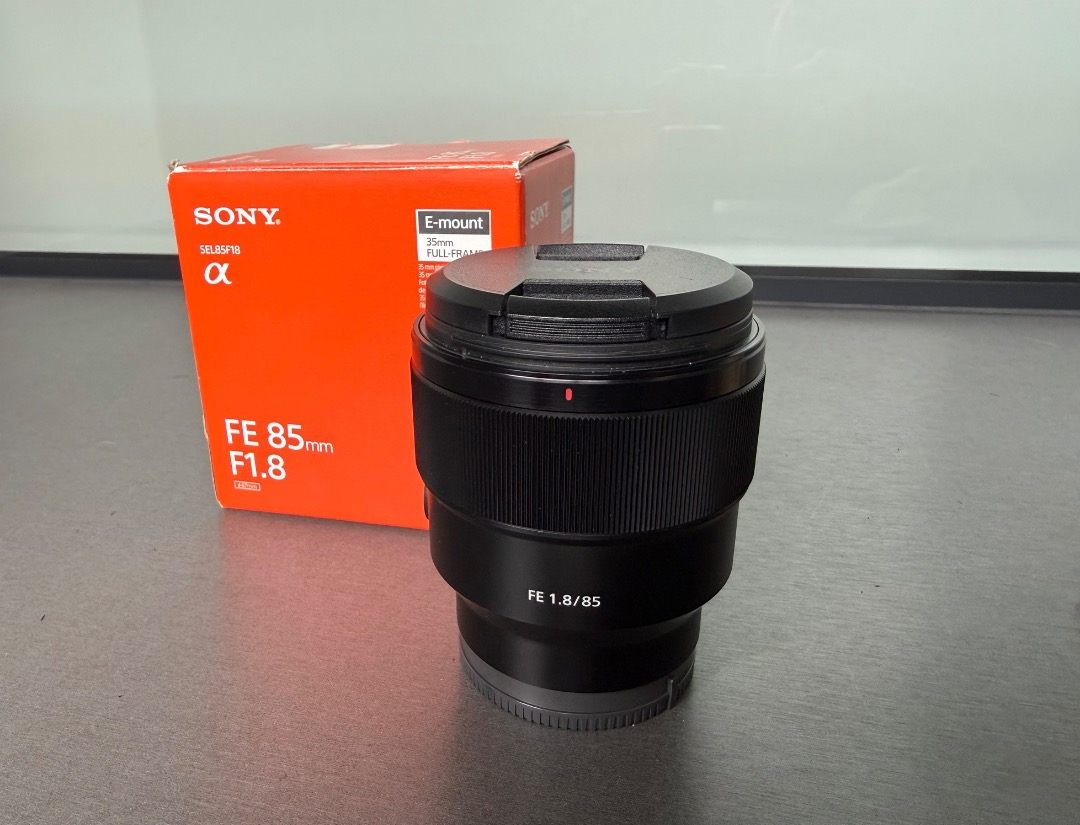 Sony FE 85mm f/1.8 (SEL85F18) - Flawless Glass, Sharp Portrait Lens ...