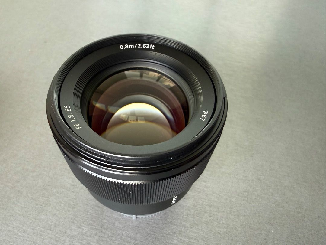 Sony FE 85mm f/1.8 (SEL85F18) - Flawless Glass, Sharp Portrait Lens ...