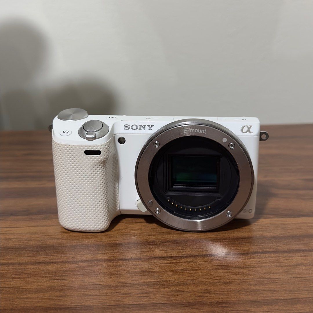 Sony NEX-5T Mirrorless Camera - White, Photography, Cameras on Carousell