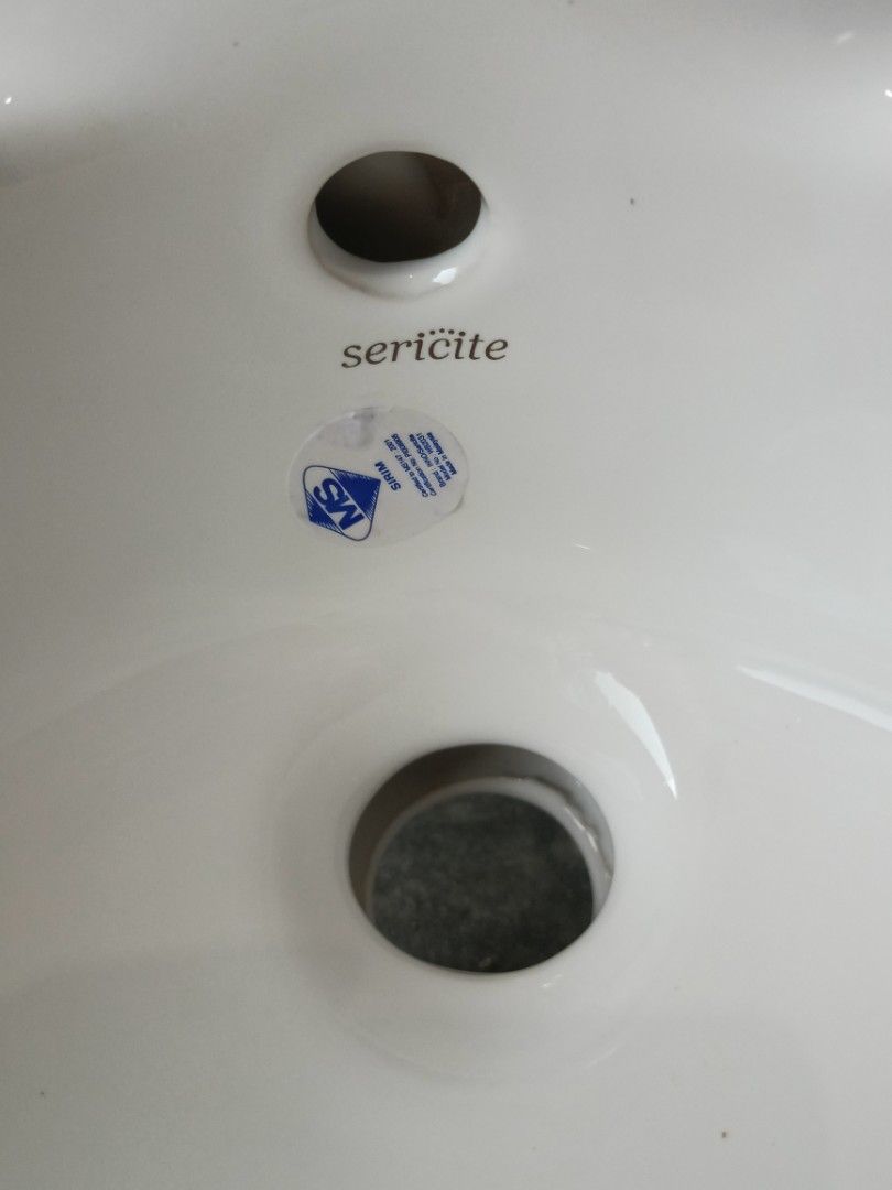 1 set-Toilet bowl jenama Cabana, sink batu jenama Secrifice dan cermin ...