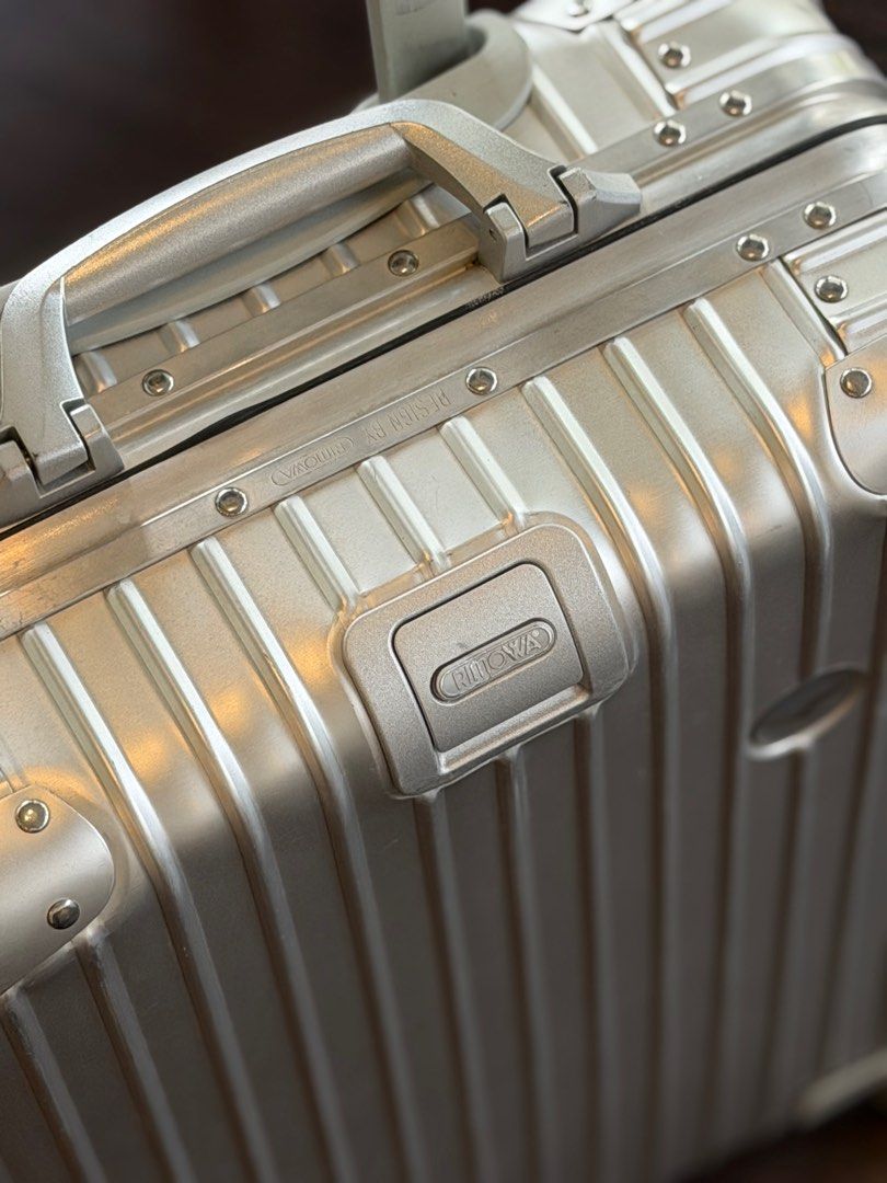 RIMOWA Topas Cabin 20” Lufthansa Limited Edition · Silver Aluminum ...
