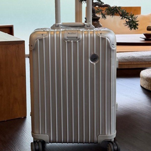 RIMOWA Topas Cabin 20” Lufthansa Limited Edition · Silver Aluminum ...