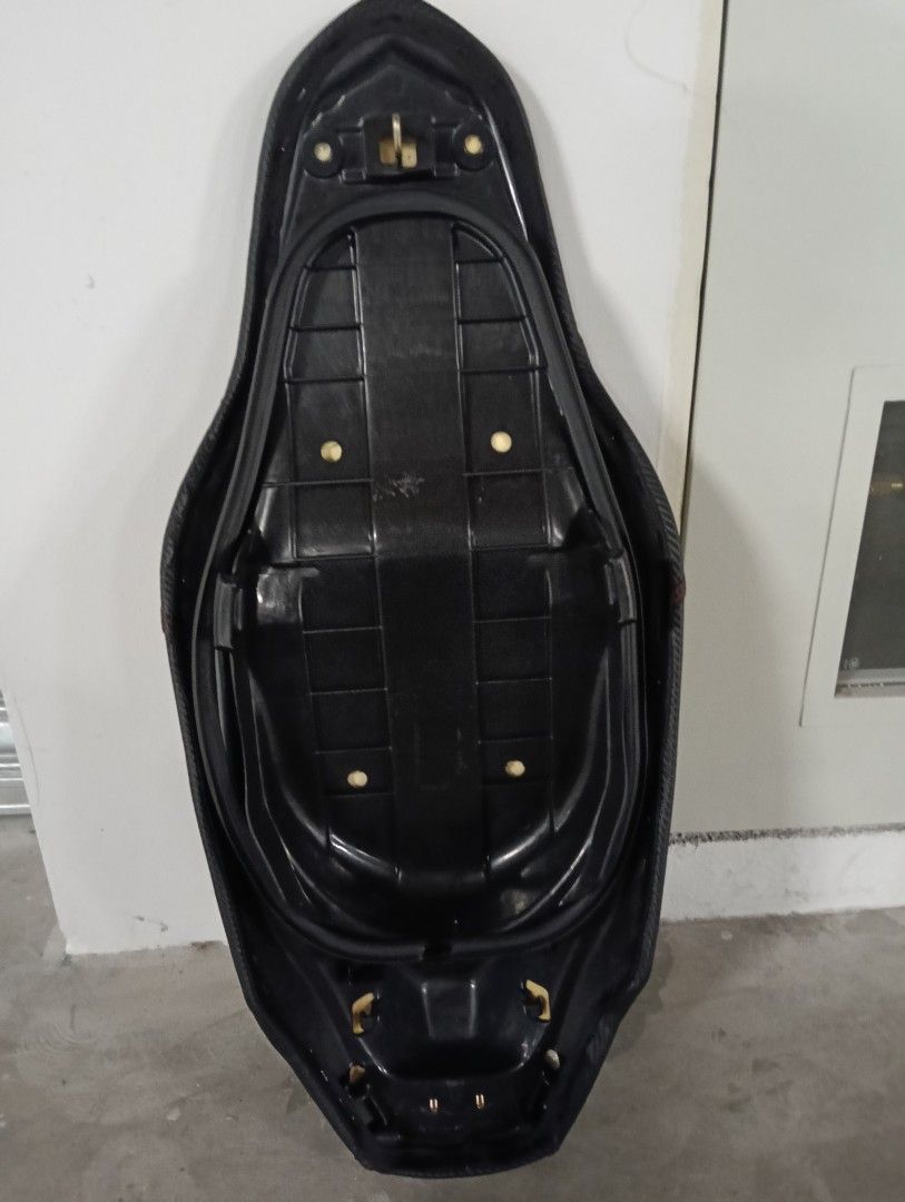 Aerox V1 seat SaKorn Thai, Motorcycles, Motorcycle Accessories on Carousell