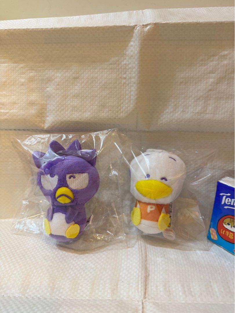 Sanrio AP鴨 AP duck XO 企鵝仔 男團 HAPIDANBUI 單眼坐姿 毛公仔 掛飾 掛件 吊飾 AHIRUNOPEKKLE ...