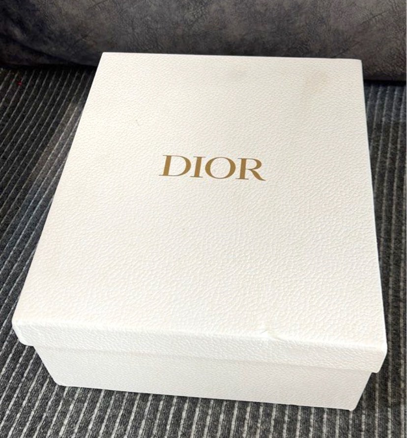 Dior Medium Box, Luxury, Accessories on Carousell