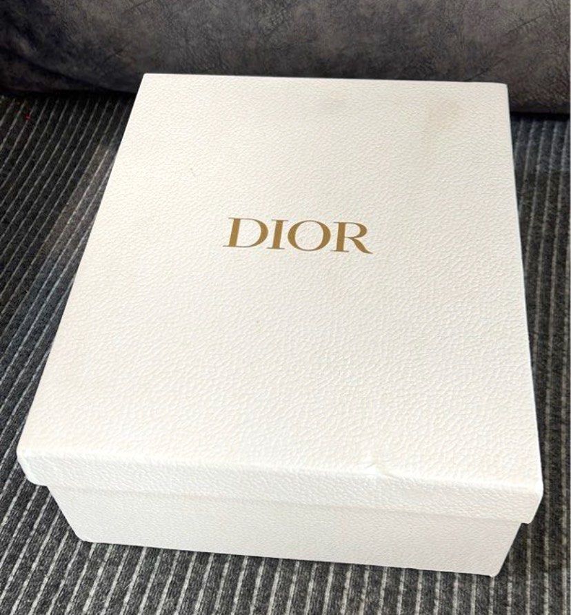 Dior Medium Box, Luxury, Accessories on Carousell