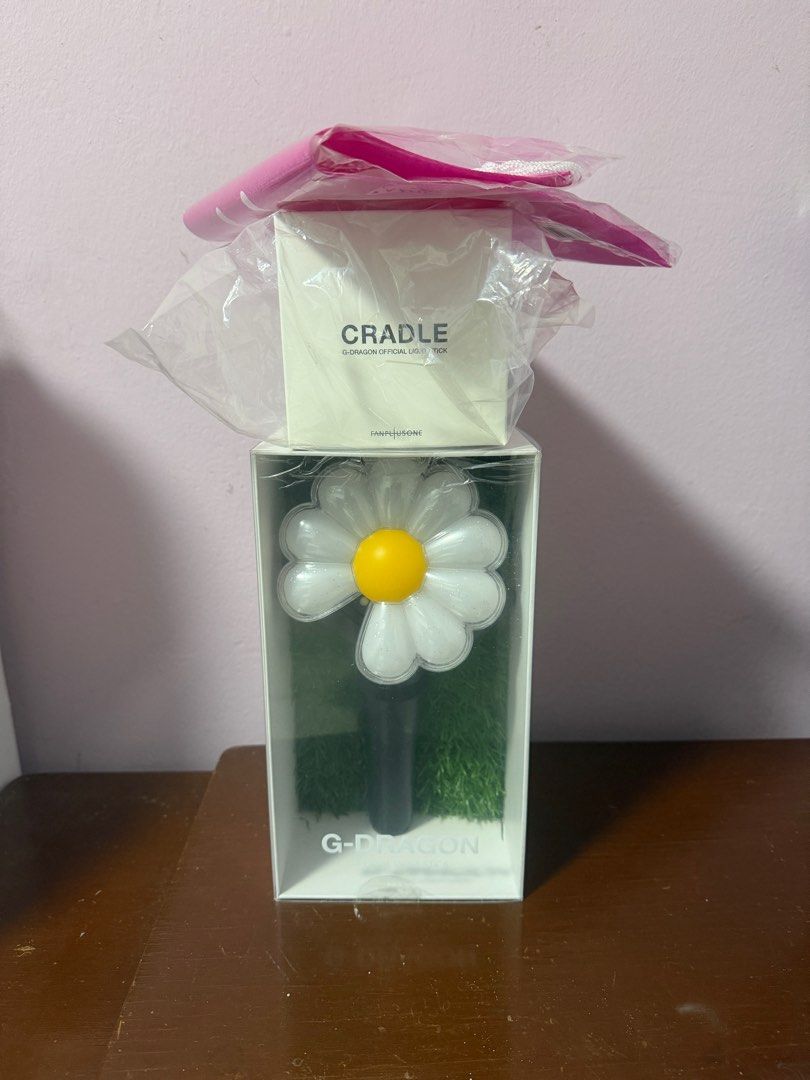 G-Dragon Official Lightstick & Cradle, Hobbies & Toys, Memorabilia ...