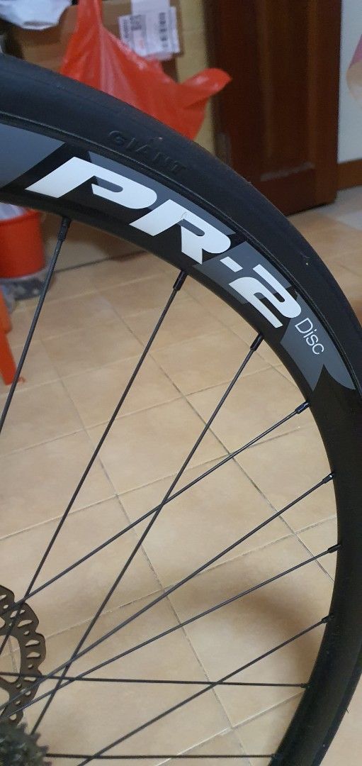 Giant PR-2 Disc Wheelset with Shimano Ultegra Components, Sports ...