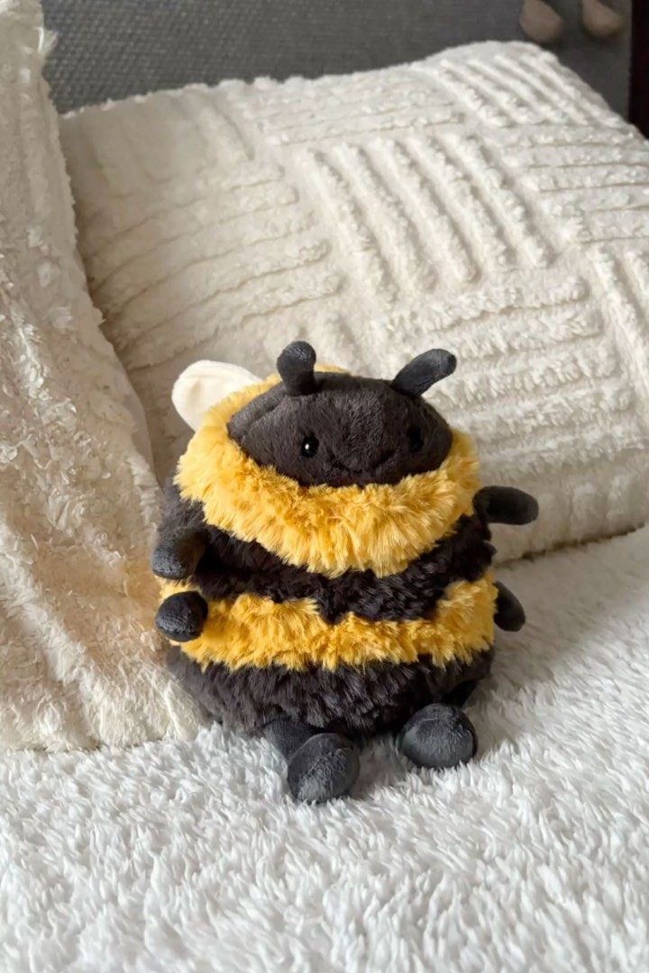 jellycat soft toy albee bee official tag and dust bag, Hobbies & Toys ...