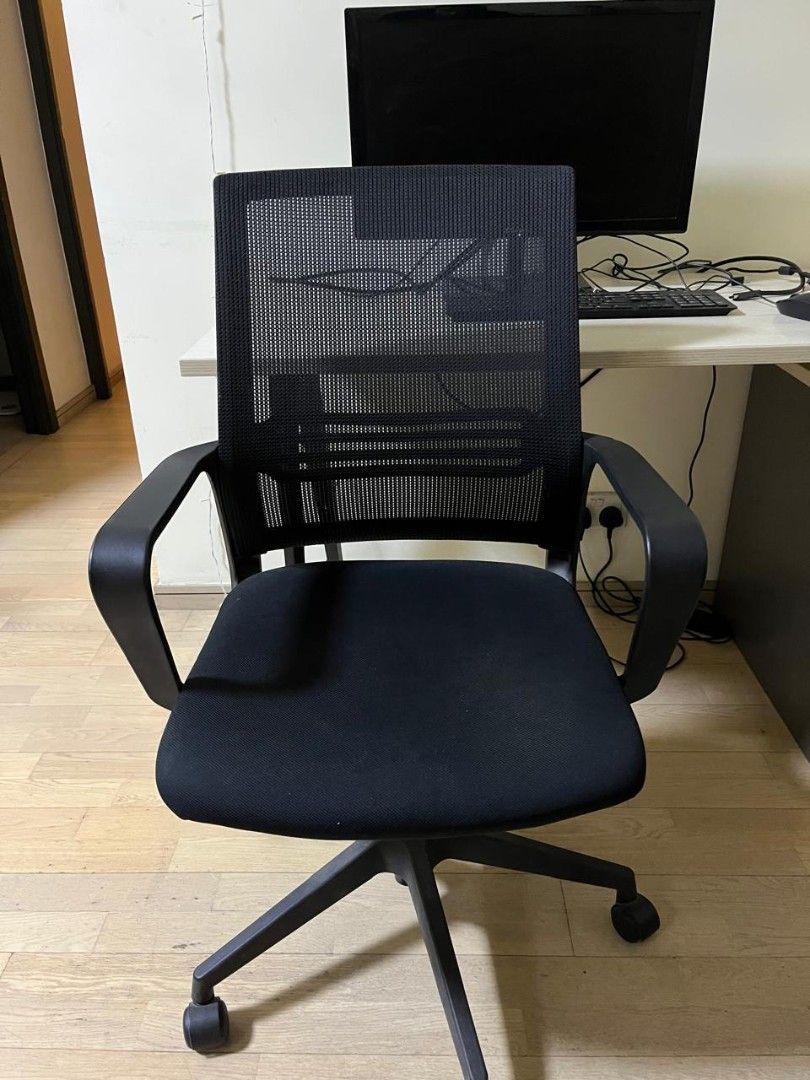 Like new!! Ergonomic Office chair, 傢俬＆家居, 傢俬, 椅子 - Carousell