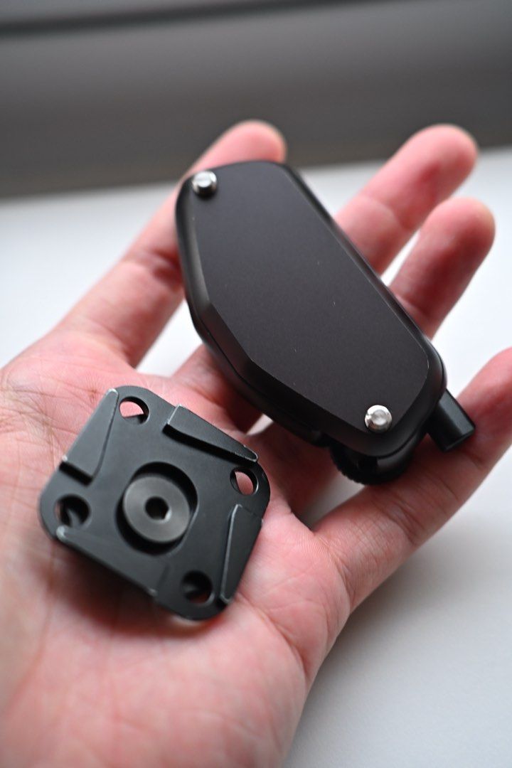 Peak design capture camera clip v3, Photography, Cameras on Carousell