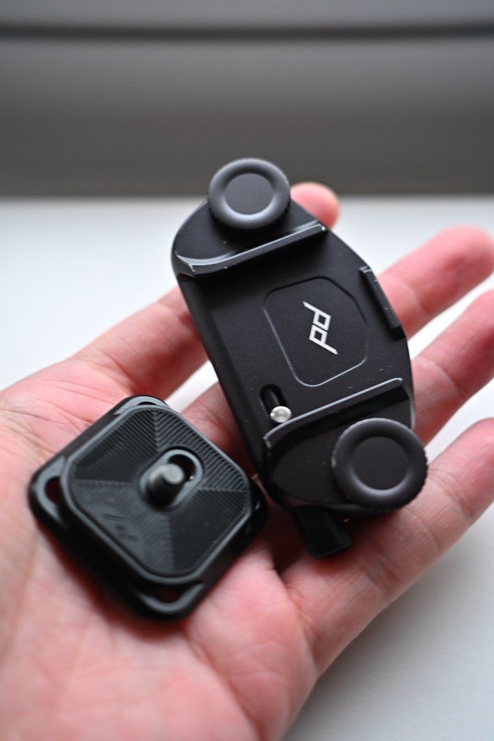 Peak design capture camera clip v3, Photography, Cameras on Carousell