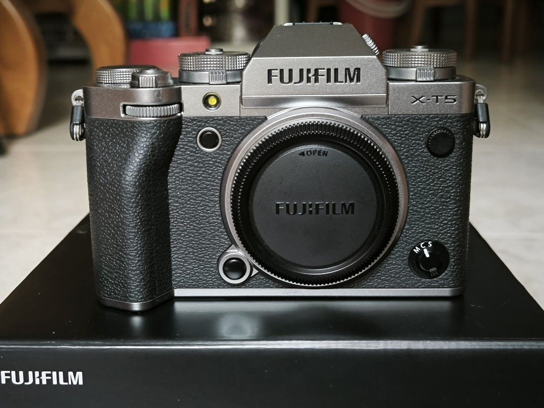 Pristine Fujifilm X-T5 Silver, Photography, Cameras on Carousell