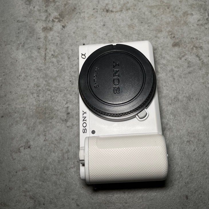 Sony ZV-E10 camera set (zve10, zve-10) - Low Shutter Count, Photography, Cameras on Carousell