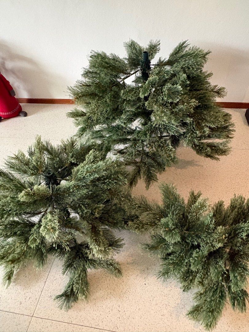 6 ft realistic christmas tree, Furniture & Home Living, Home Decor ...