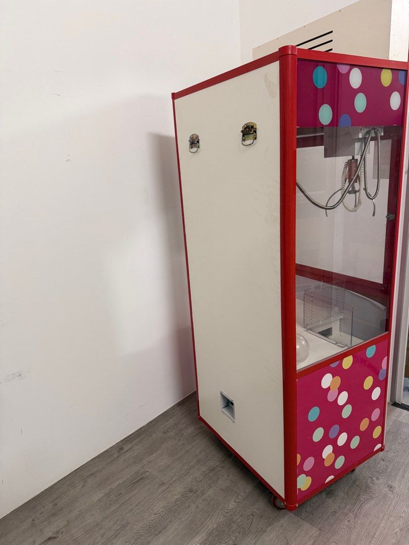 Claw Machine - Arcade Game, Hobbies & Toys, Toys & Games on Carousell