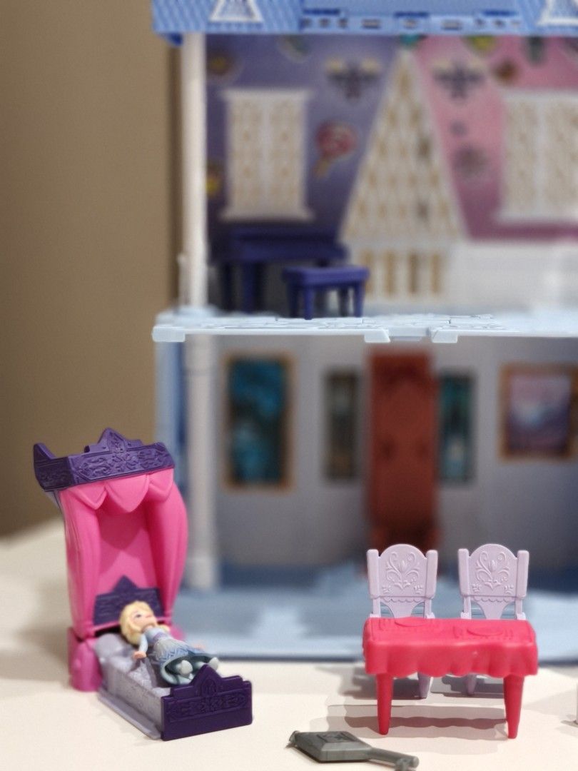 Disney Frozen Arendelle Castle Playset, Hobbies & Toys, Toys & Games on ...