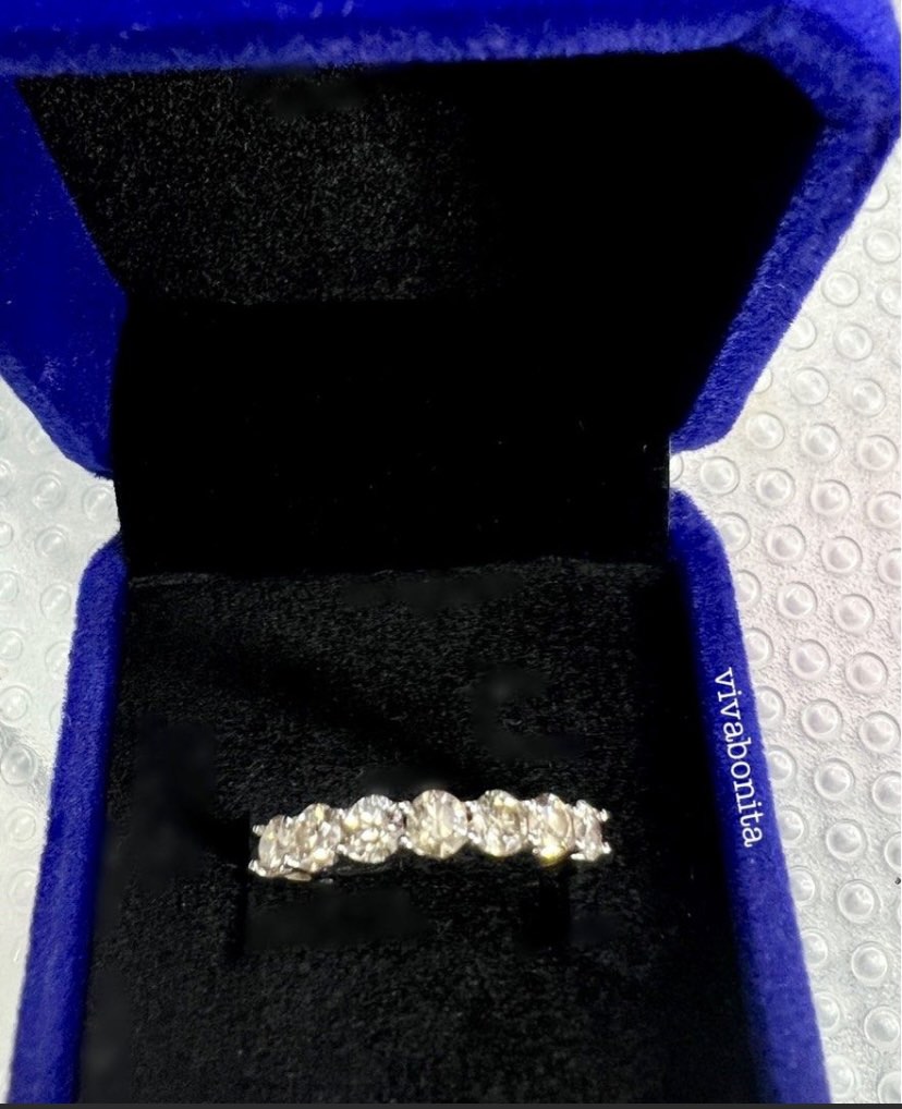 K18 7 Stone Diamond Ring Japan Gold, Women's Fashion, Jewelry ...