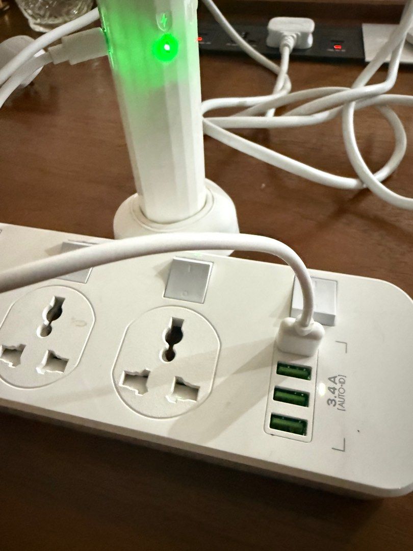 LDNIO 4 x 國際插頭 + 4 x USB Defender Series SC4408 power strip 4 universal ...