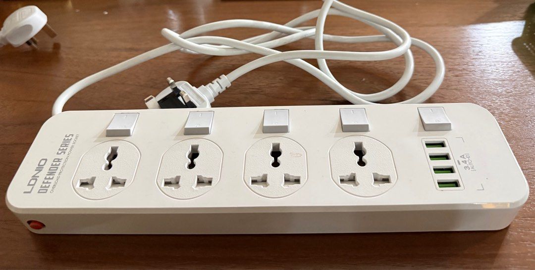 LDNIO 4 x 國際插頭 + 4 x USB Defender Series SC4408 power strip 4 universal ...