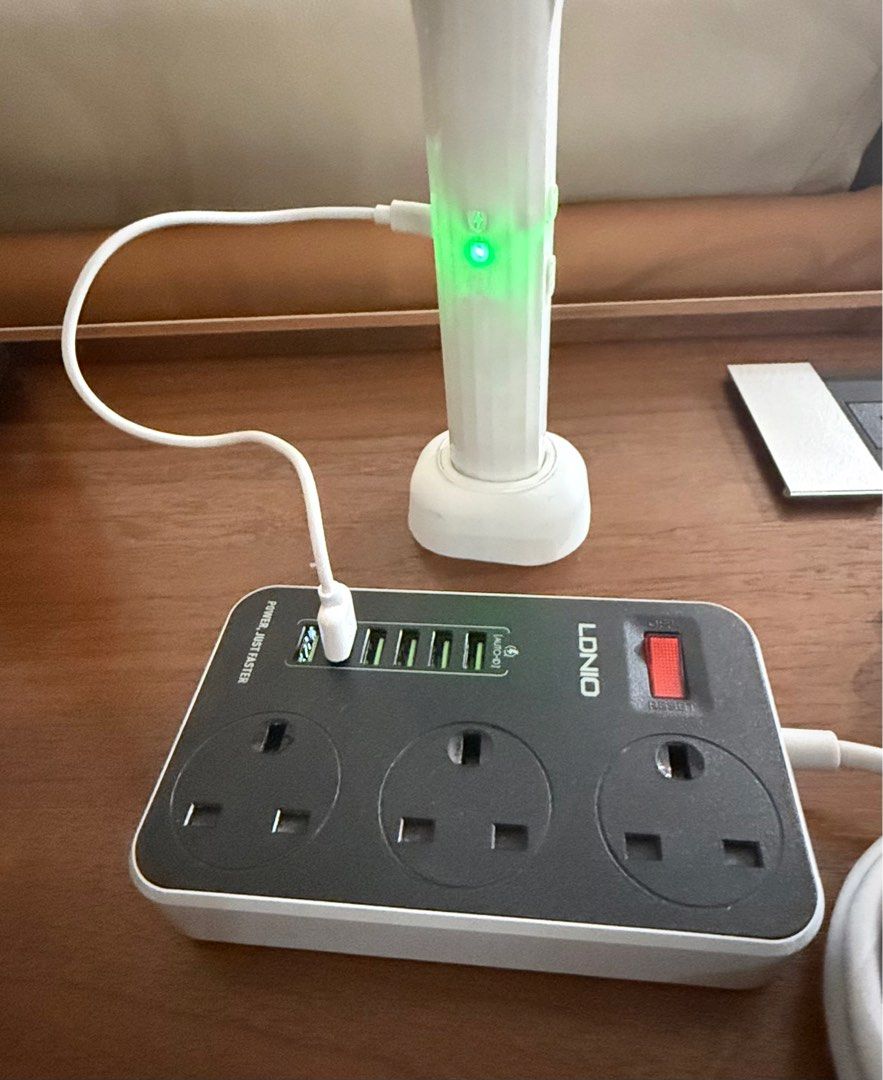 LDNIO SK3662 power strip with 3 UK-type AC outlets and 6 USB ports, 家庭 ...