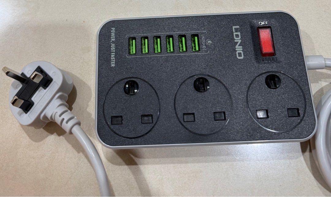 LDNIO SK3662 power strip with 3 UK-type AC outlets and 6 USB ports, 家庭 ...