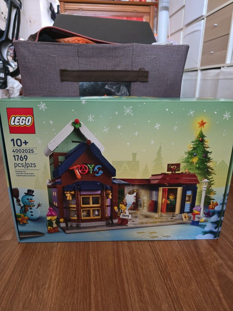 LEGO Winter Village Toy Shop Set 4002025, Hobbies & Toys, Toys & Games ...