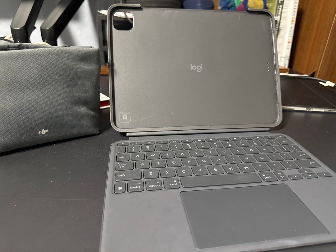 Logi Combo Touch iPad Pro 11 inch M4 Keyboard Case, Mobile Phones ...