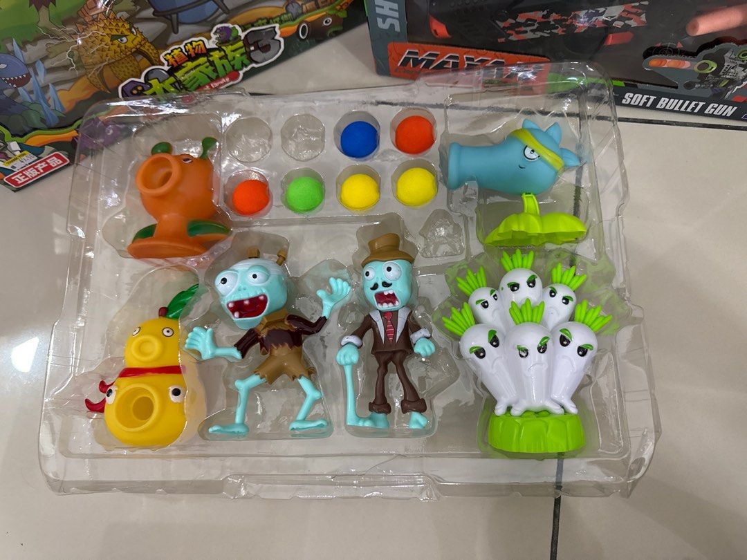 Plants vs Zombies Toy Set & Soft Bullet Gun, Hobbies & Toys, Toys ...