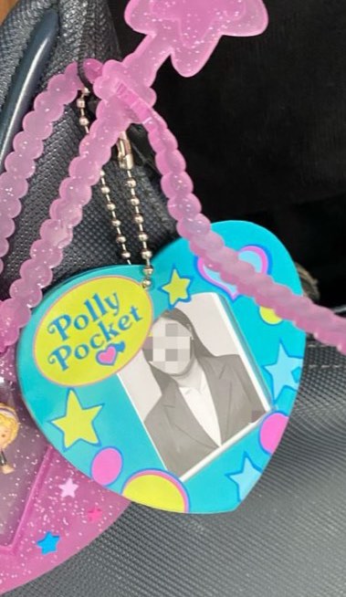 Polly Pocket id photo holder FANMADE, Toys & Collectibles, Mainan di ...