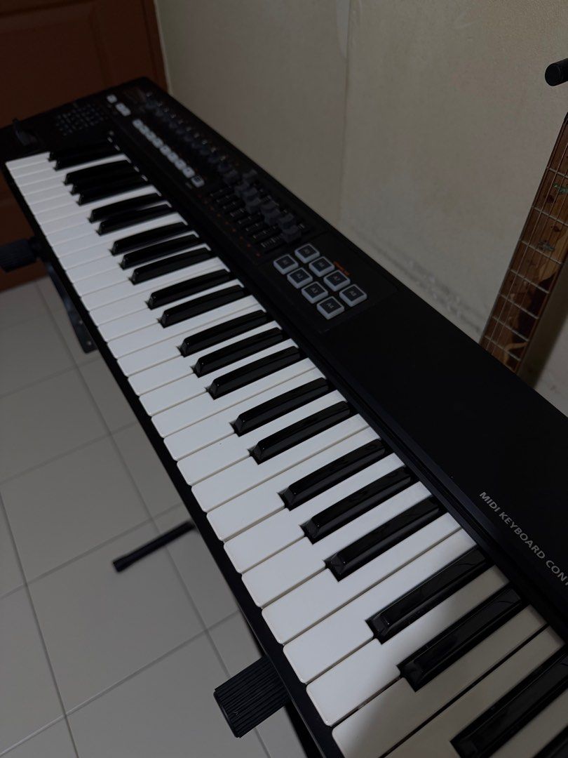 Roland A-800PRO MIDI Keyboard Controller, Hobbies & Toys, Musical ...