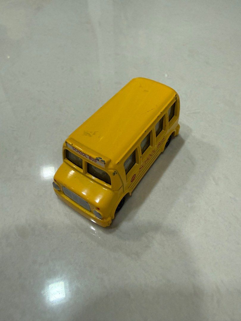 Tomica No.154 Snoopy School Bus, Hobbies & Toys, Toys & Games on Carousell