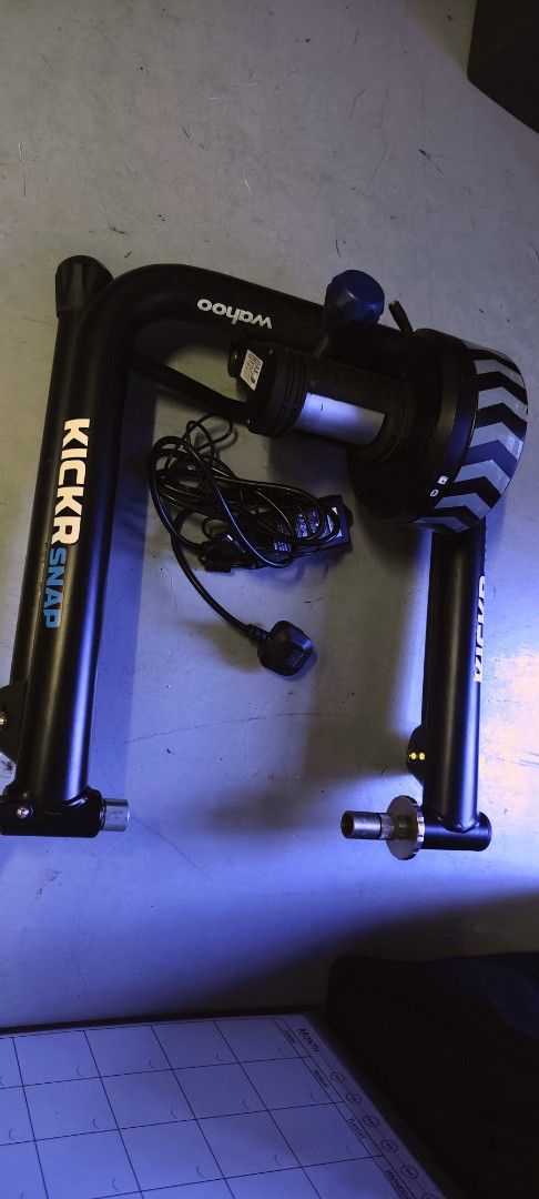Wahoo KIKR SNAP Smart Bike Trainer, Sports Equipment, Bicycles & Parts ...