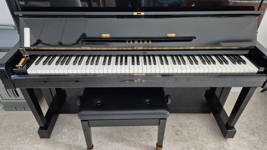 Yamaha U1 Upright Piano with Bench, Hobbies & Toys, Musical Instruments ...