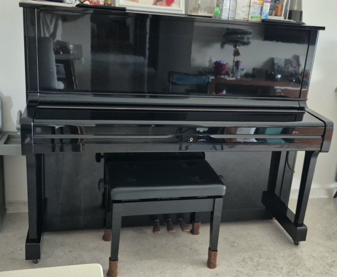 Yamaha U1 Upright Piano with Bench, Hobbies & Toys, Musical Instruments ...