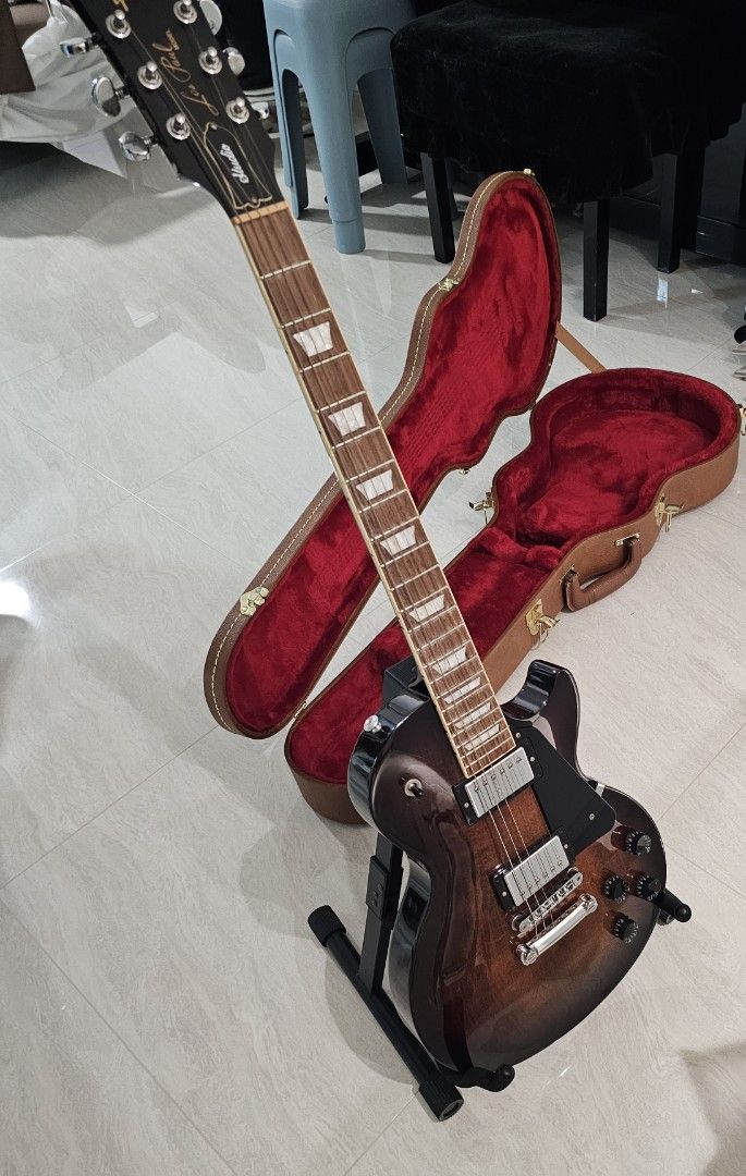 GIBSON Les Paul Studio Electric Guitar, Hobbies & Toys, Musical ...